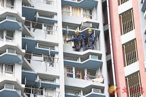 揮鎚扑爆妻頭 躁夫窗邊企跳 香港文匯報
