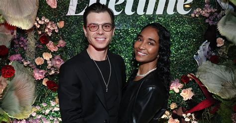 Matthew Lawrence And Tlcs Chilli Share A New Years Kiss In New Photo