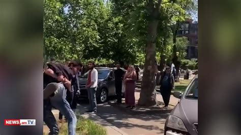 Ոստիկանը դաժանությամբ գետնին է տապալում քաղաքացուն Youtube