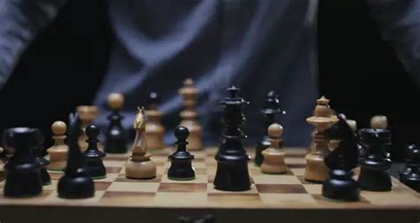 فوتیج حرکت فیل بازی شطرنج 14870 Chess Board With Classic Wood Pieces