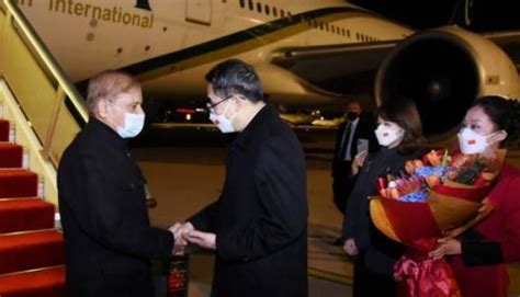 وزیر اعظم شہباز شریف 2روزہ سرکاری دورے پر بیجنگ پہنچ گئے