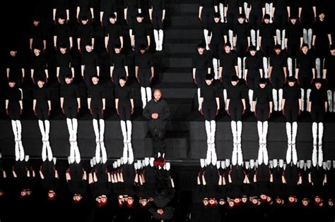 파리 패션위크 크리스찬 루부탱 쇼 빛나는 ‘현아 패션서울