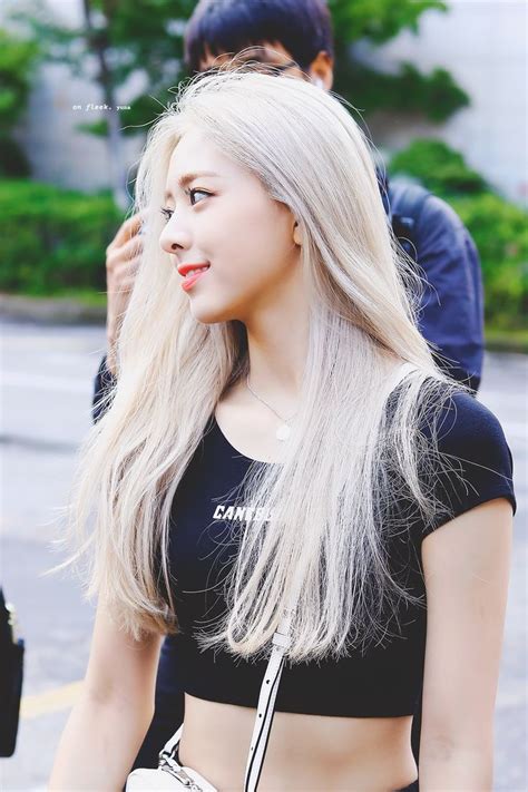 Pin By Hana On Itzy Kpop Girls Itzy Korean Girl Groups