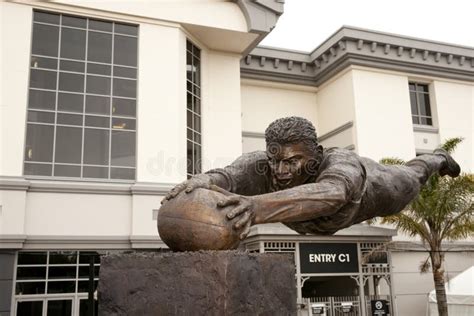 Famoso Jugador De Rugby Inmortalizado En La Estatua De Bronce En Las