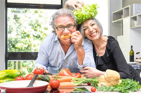 Alimentação na terceira idade o que não pode faltar Revisão INSS Saiba tudo aqui