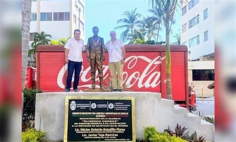 Desprecian Estatua De Eugenio Derbez En Acapulco