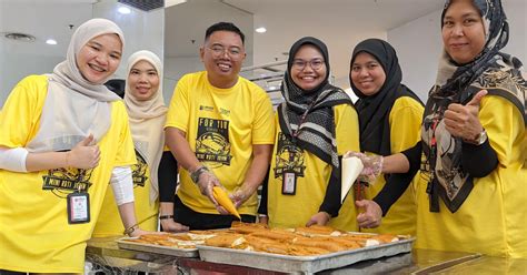 For You Series Jejak Nur Ramadan And Distribution Of Traditional Treats By The School Of