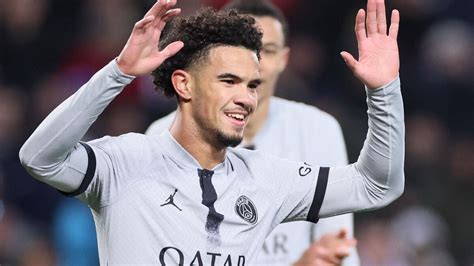 Montpellier Psg Zaïre Emery Devient Le Plus Jeune Buteur De L
