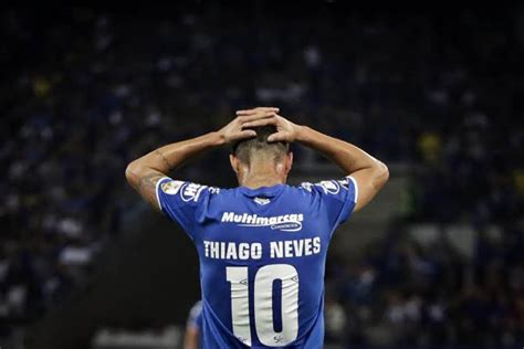 Cruzeiro afasta Thiago Neves depois de pagode NE Notícias