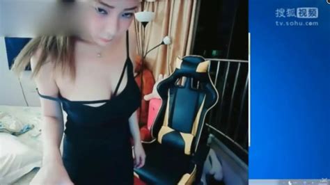 Streamer Forgot To Turn Camera Off Her Clothes Changing Scene Revealed Via TV Screen