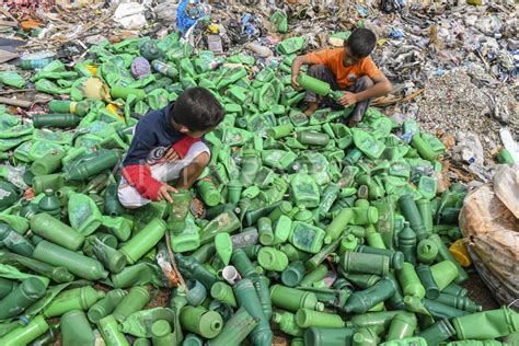 Bahaya Limbah B3 Antara Foto