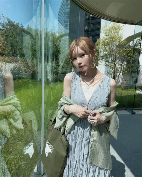 益若つばささんのインスタグラム写真 益若つばさinstagram「ワンピース楽そうで可愛くて、ロケ終わった後にお店に買いに行っちゃい