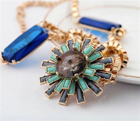 Buy Wholesale Luxury Crystal Retro Gemstone Flower Pendant Choker Bib