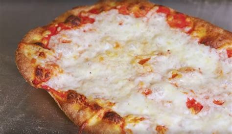 Video Deze Pizza Uit Rome Eten De Italianen Als Ontbijt Lunch En