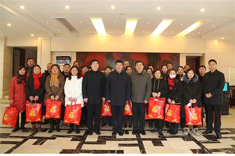 校领导看望慰问新春在岗教职员工 新闻网