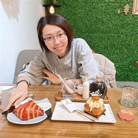 我已婚有小孩 但我很喜歡自己現在的生活我愛美食也愛旅遊一樣喜歡水晶 生活過得簡單又快樂是重點
