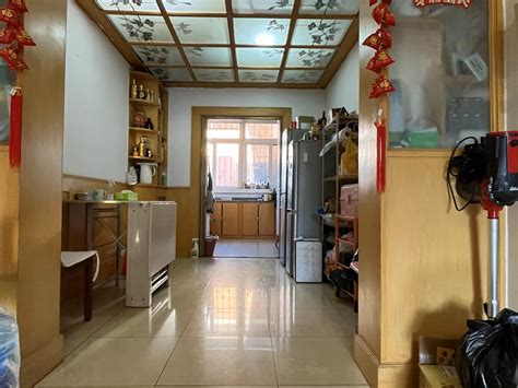 通透两室，周边配套非常成熟，教育资源房，业主诚意出售，价格可以谈，看房方便，可根据您的时间随时约看房。小区位于大王庄商圈，紧邻李公楼桥，步行