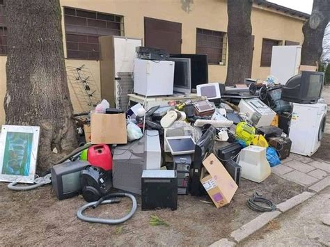 Wszystkie dzieci zbierają elektrośmieci Szkoła Podstawowa nr 3 w Kole