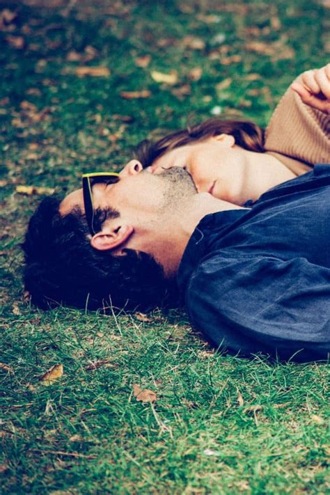 6 Cose che dovresti considerare prima di uscire con un uomo più giovane