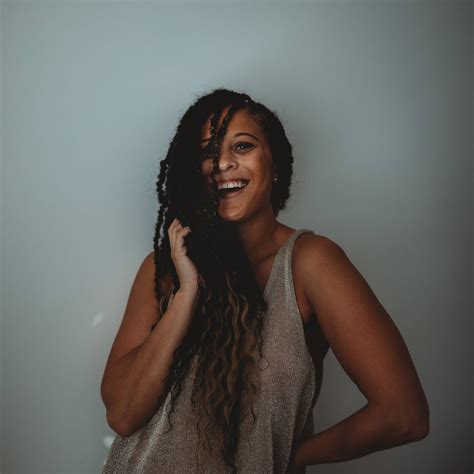 About • Lauren Elyce