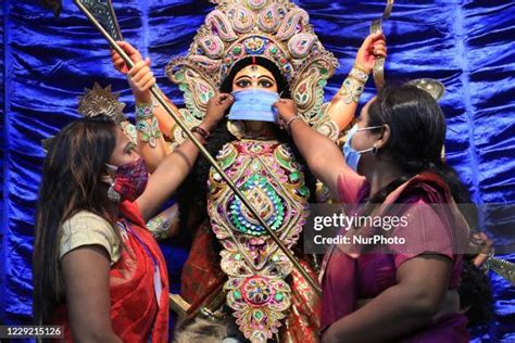 Hindu Worship Mask Photos And Premium High Res Pictures Getty Images