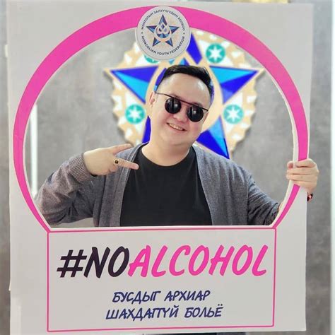 Наадамлаж яваад хөөрөг гар утас мөнгөө хаясан байхад нь Ар гэр лүү нь залгасаар байгаад