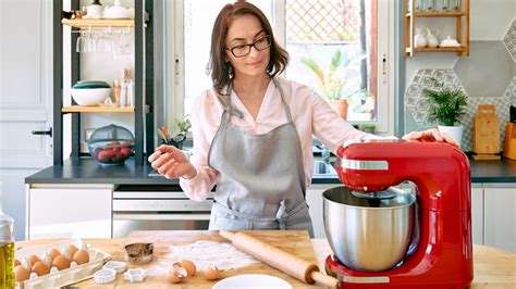 Why You Can T Replace Oil With Applesauce In Every Baking Recipe