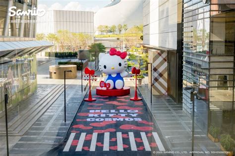 深圳雙重hello Kitty夢幻打卡盛宴 秋季巨型4米kitty裝置2萬呎光影宇宙沉浸體驗