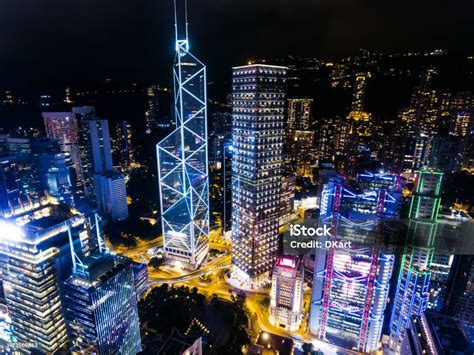홍콩 금융 지구와 빅토리아 섬의 비즈니스 센터의 야간 조명 조감도 건물 외관에 대한 스톡 사진 및 기타 이미지 건물 외관 금융 홍콩 Istock