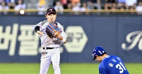 사진 신민재 더블플레이 주고 받고 조선비즈