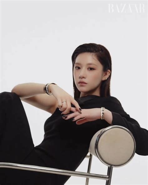 𝙂𝙔𝙅 𝙕𝙄𝙋 💗 On Twitter Her Side Profile 💗💗💗 She Should Play Girl Boss