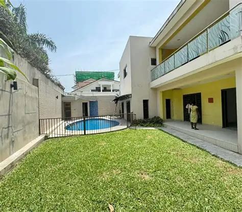 Villa duplex de 6 pièces avec piscine en location Riviera 3 AFRIKIMMO