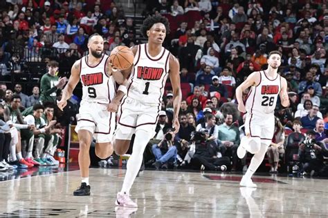 16战11败，火箭队飞速下滑！申京暴走格林迷失3大数据扎心乌度卡