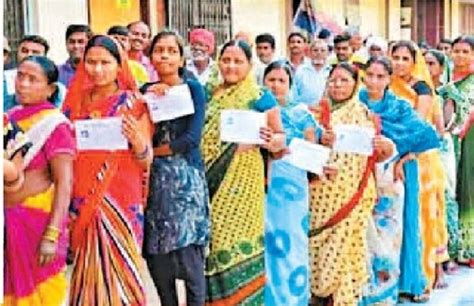 Cg Election 2023 नक्सली धमकियों को नजर अंदाज कर छह सीटों पर आई मतदाता