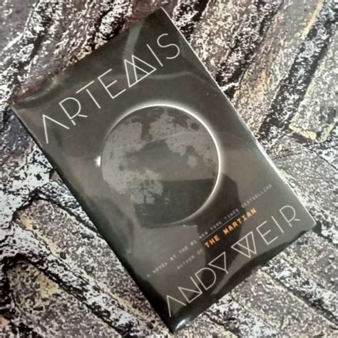 Promo Crown Artemis Andy Weir Diskon 23 Di Seller Indah Library