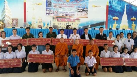 พิธีมอบป้ายหมู่บ้านรักษาศีล ๕ อำเภอเมืองนครพนม