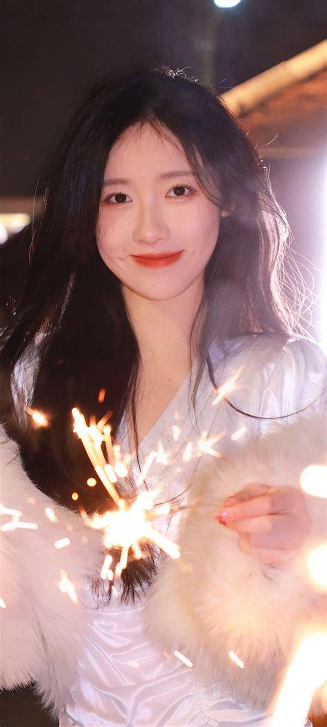 放烟花网红甜美美女高清手机壁纸 高清美女手机壁纸 我爱桌面