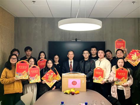 中国驻瑞典大使崔爱民看望瑞典隆德大学中国留学生 国际 人民网