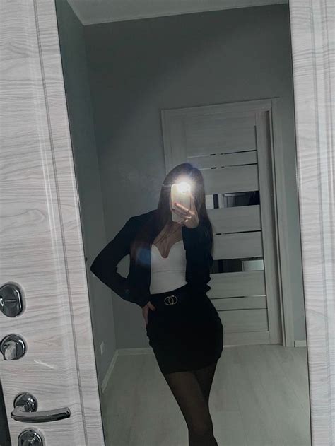 Девушка в зеркале