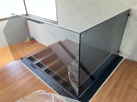 ราวบันไดกระจกเทมเปอร์ Made Glass