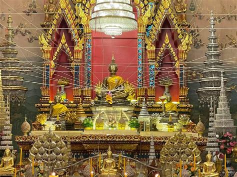 ทำวัตรเย็น เจริญพระพุทธมนต์บทธรรมจักรกัปปวัตนสูตร บทรตนสูตร บทอาฏานาฏิยปริตตัง และเจริญจิตตภาวนา