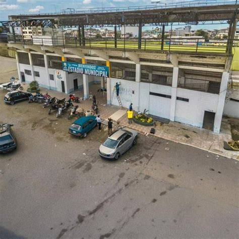 Mantenimiento En El Estadio Municipal Alcaldía Ciudadana De La Troncal