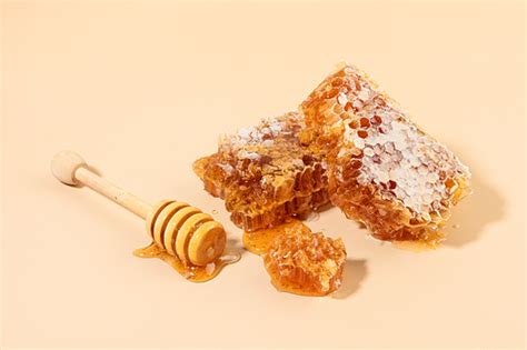 유토이미지 상세페이지 베이직샵 22157132 꿀자른 벌집꿀과 허니디퍼 사진 이미지