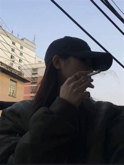 Пин от пользователя Hạ An на доске Vintage Стиль оборванца Азиатские брови Курящая девушка