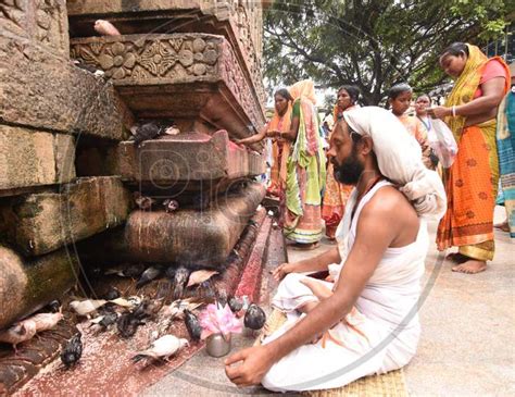 Image Of Assamese Hindu Devotees Celebrating Ambubachi Mela In Khamakhya Temple In Guwahati