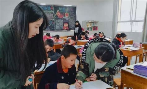 高颜值小学生美出圈，新疆支教老师拍日常，满屋都是热巴和娜扎