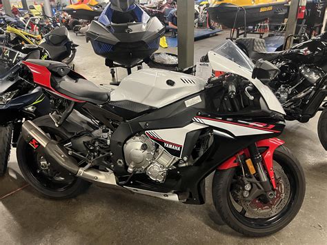 Yamaha R1 2016 Red