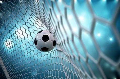 목표에 3d 렌더링 축구 공입니다 스포트 라이트 경기장 빛을 배경 성공 개념 그물에 축구 공 파란색 배경에 축구 공입니다 축구에