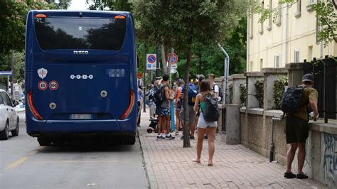 Nudo E Armato Di Coltello Terrorizza Due Ragazze Nel Centro Di Olbia