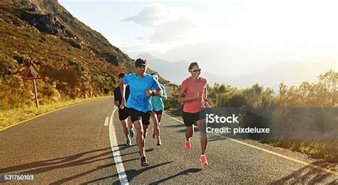 선반레일 서로 이해합니다 달리기에 대한 스톡 사진 및 기타 이미지 달리기 트라이 애슬론 단체 Istock